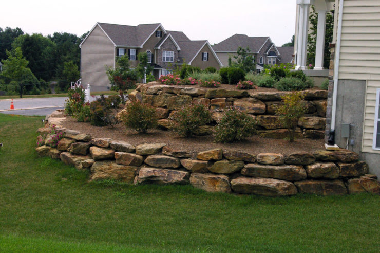 Boulder retainingraised bed - Conestoga Stone